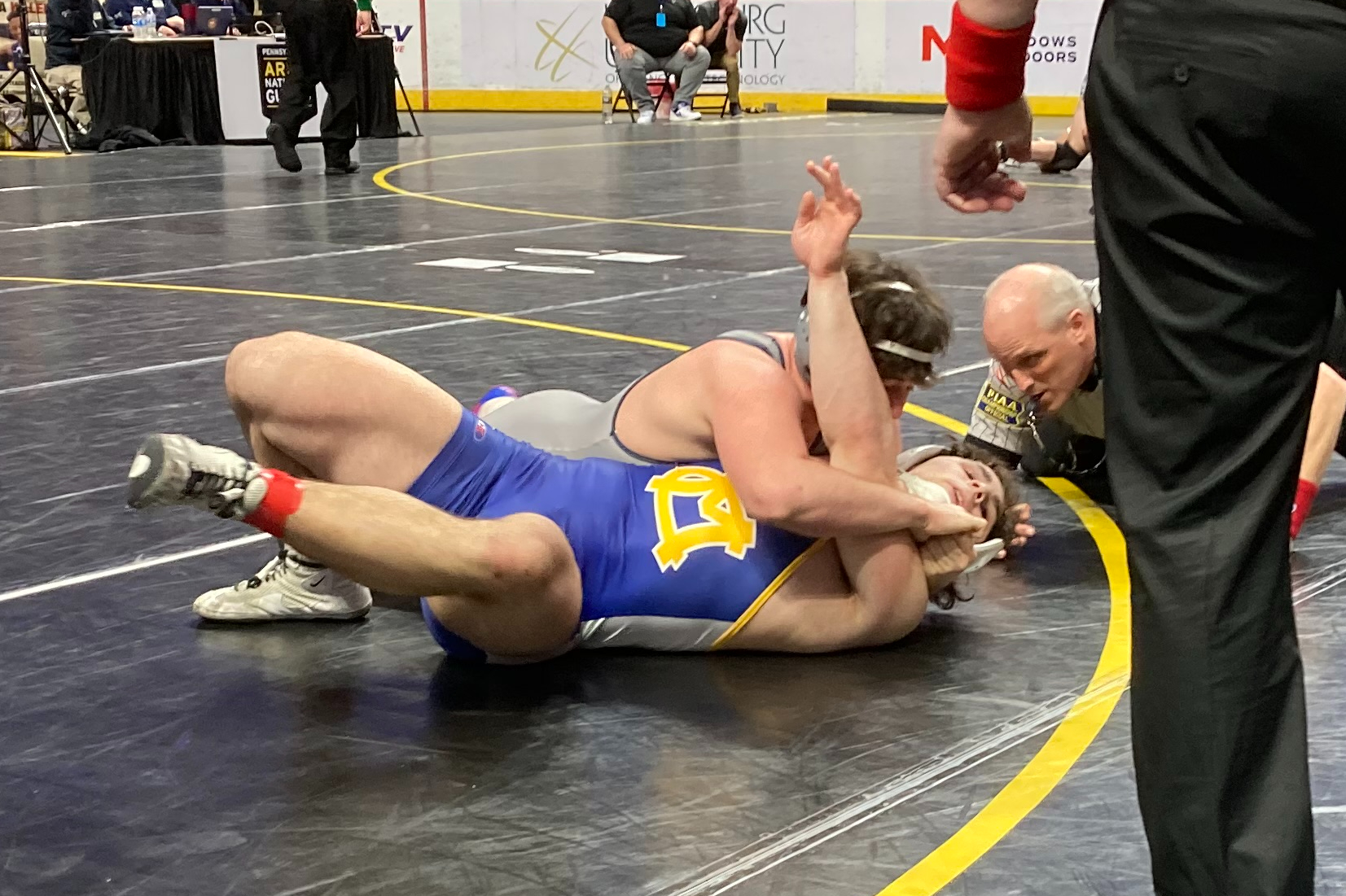 Hight advances to PIAA quarterfinals with 1st-period pin – THE SPORTS PAGE